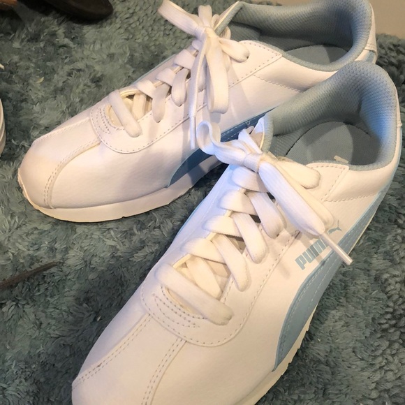 Puma | Shoes | Cute White Pumas Excellent Condition Size 8 2 | Poshmark